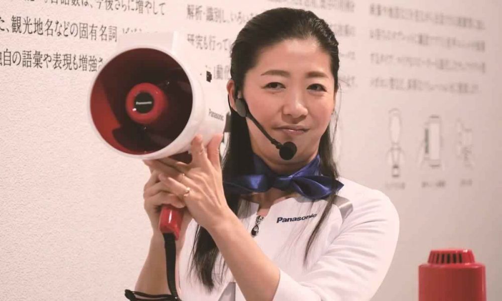 'Magic' Megaphone Automatically Translates Speech into Various Languages