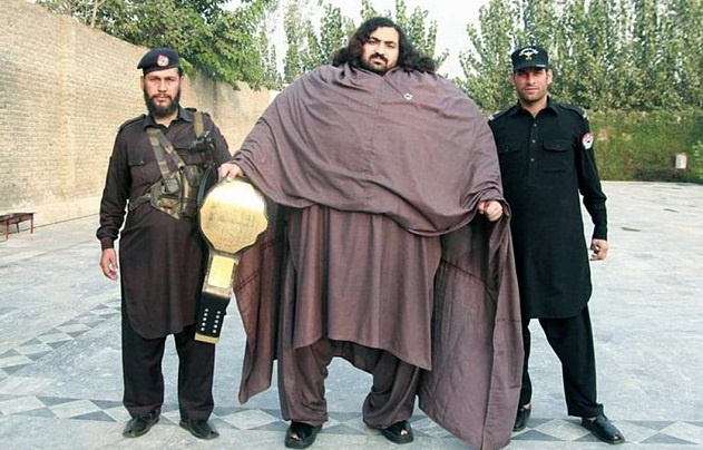 436-Kilogram Pakistani Hulk Claims to Be World's Strongest Man