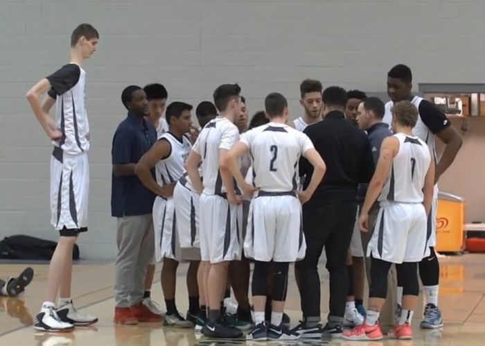 At 7-Foot-7, This 16-Year-Old Is the Second Tallest Basketball Player ...
