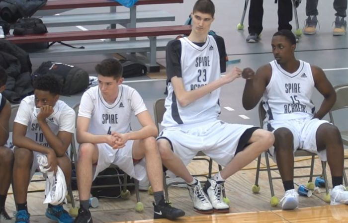 At 7-Foot-7, This 16-Year-Old Is the Second Tallest Basketball Player ...