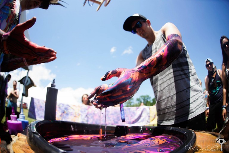 Body Marbling Turns Your Arms into Temporary Psychedelic Works of Art