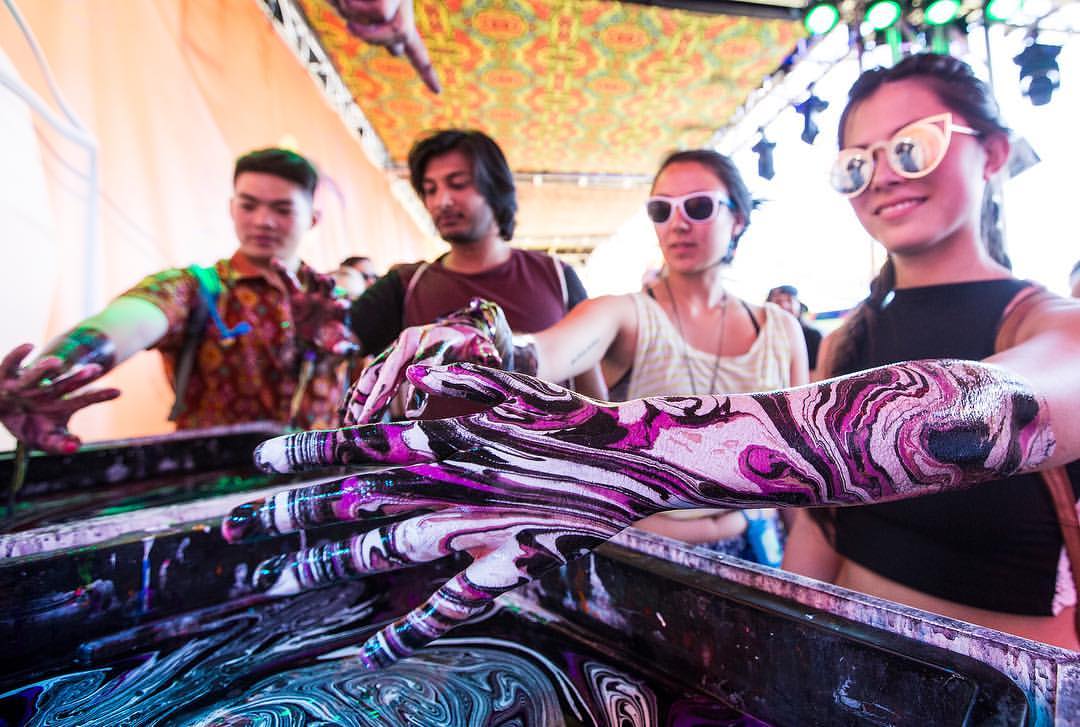 Body Marbling Turns Your Arms into Temporary Psychedelic Works of Art