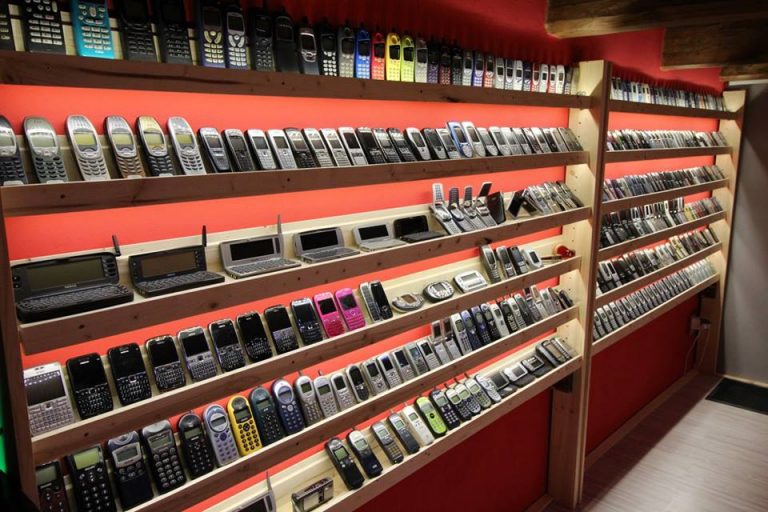 Slovakian Collector Opens Museum of Old Mobile Phones
