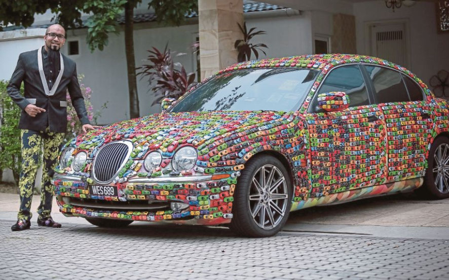 Hot Wheels Collector Decorates His Jaguar S-Type with 4,600 Colorful ...