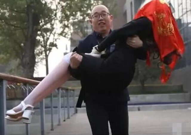 Artificial Intelligence Engineer Builds Himself a Robot Wife