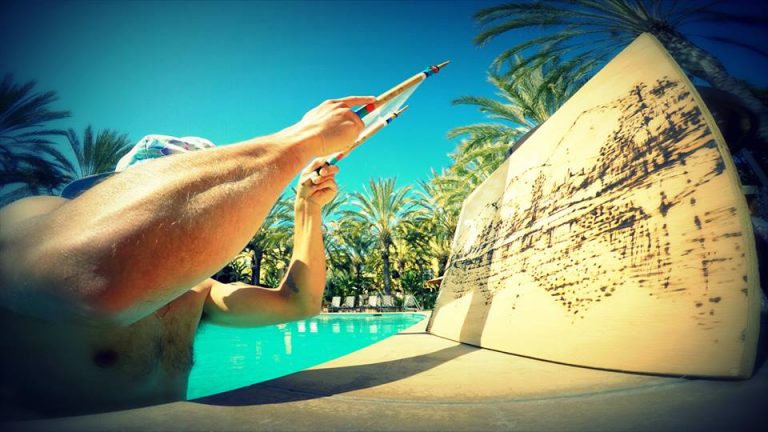 Artist Paints with the Sun Using Magnifying Glass as His Brush