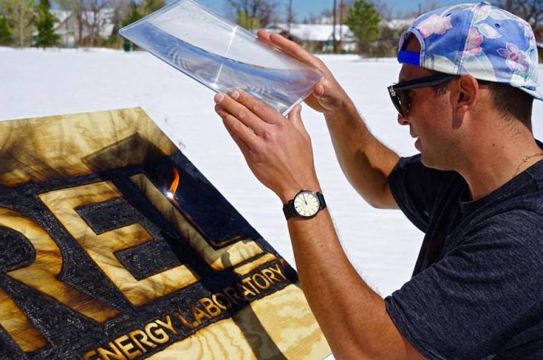 Artist Paints with the Sun Using Magnifying Glass as His Brush