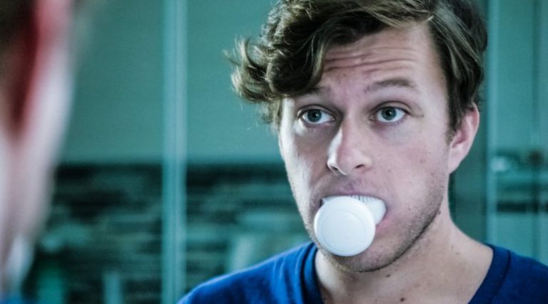 World's First Automatic Toothbrush Takes Brushing Out of the Equation