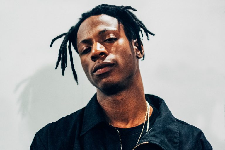 Rapper Defiantly Stares at Eclipse, Cancels Concerts Due to Eye Injury