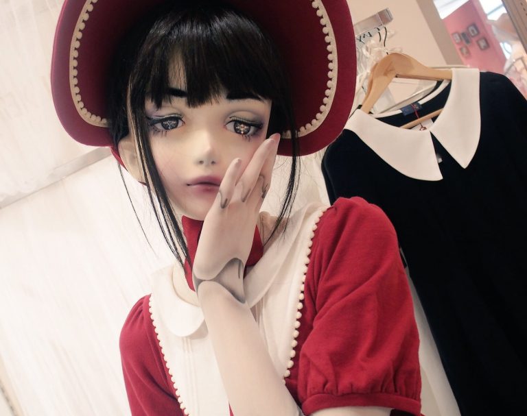 Lulu Hashimoto - Japan's Creepy Real-Life Living Doll