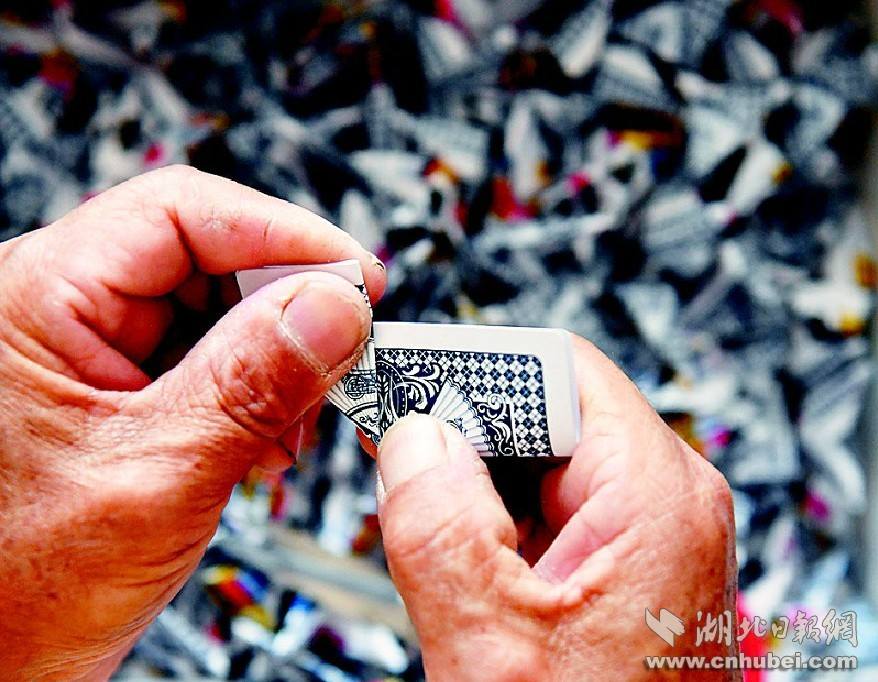 Artist Creates Life-Size Chinese Vases Out of Folded Playing Cards