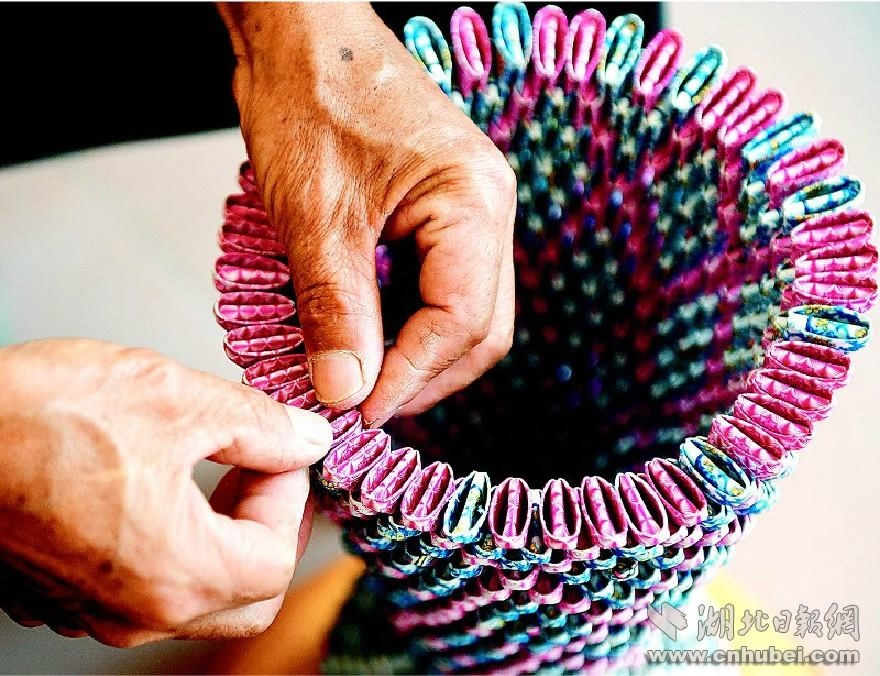 Artist Creates Life-Size Chinese Vases Out of Folded Playing Cards