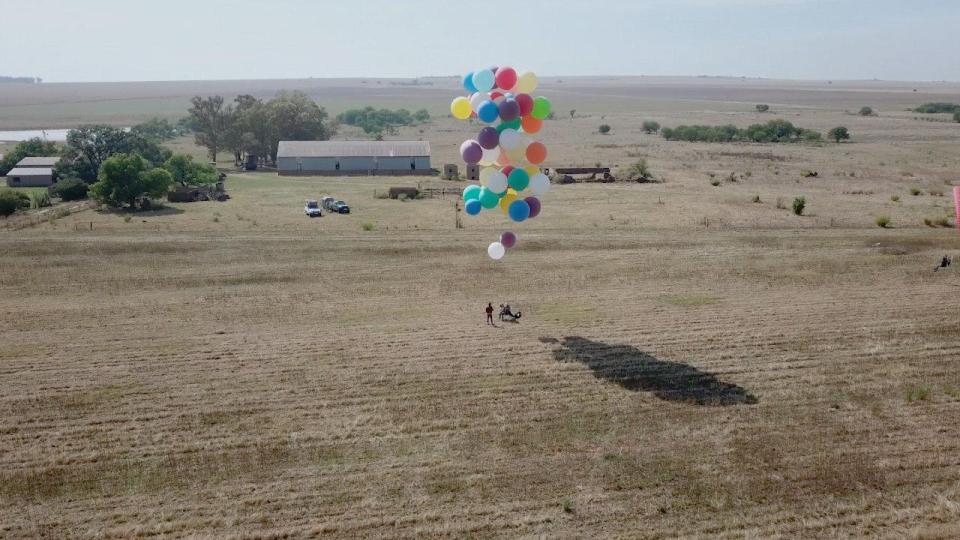 Guy Flies 25 Km Tied to 100 Helium Balloons in Real-Life "UP" Journey