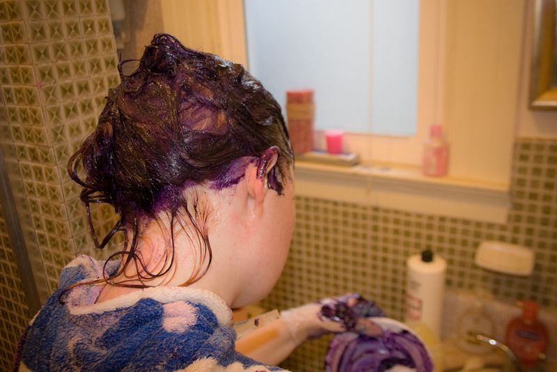 Woman Suffers Liver Damage From Dyeing Her Hair Every Month for 10 Years