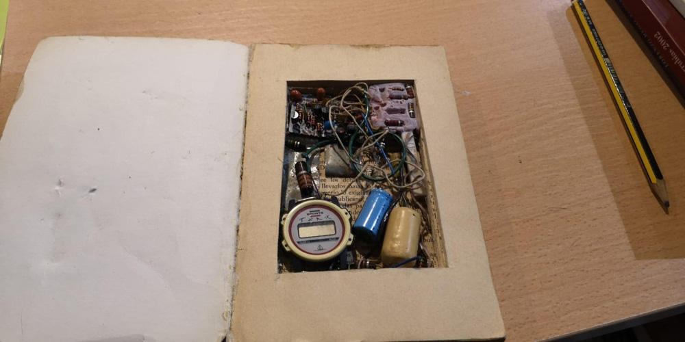 Spanish Second-Hand Bookstore Finds Fake Bomb-Book in Its Collection