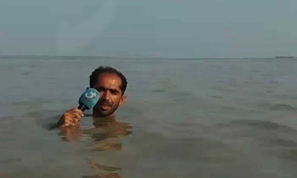 Pakistani Reporter Receives International Praise for Brave, In-Depth ...