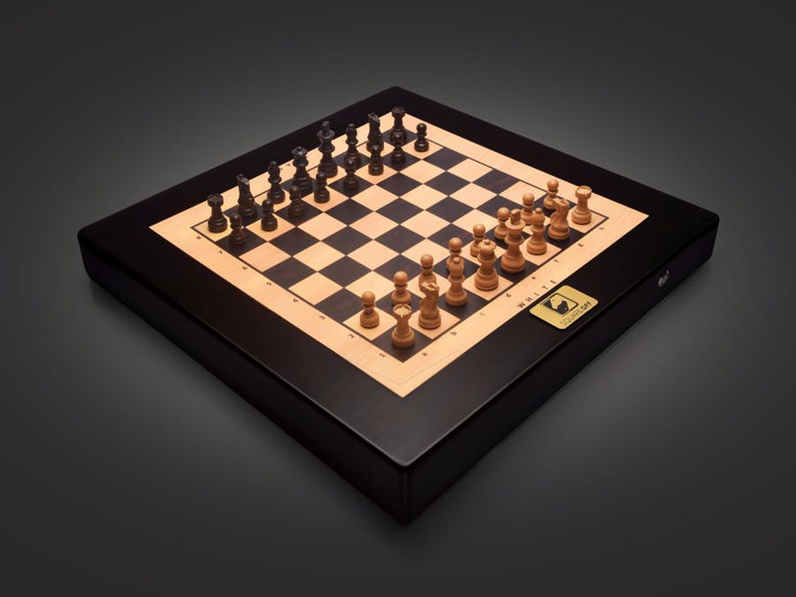 World's Smartest Chess Board Lets You Move Physical Pieces Without ...
