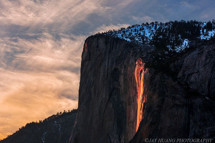 Horsetail Falls - The Yosemite Waterfall That Turns Into a Natural ...