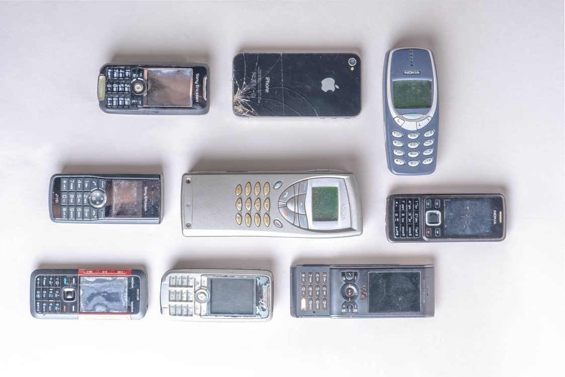 Turkish Repairman Boasts Collection of Over 1,000 "Antique" Cellphones
