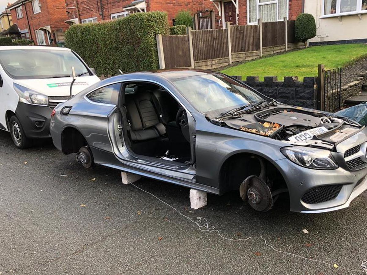 Thieves Completely Dismantle Mercedes Right In Front of Owners' House