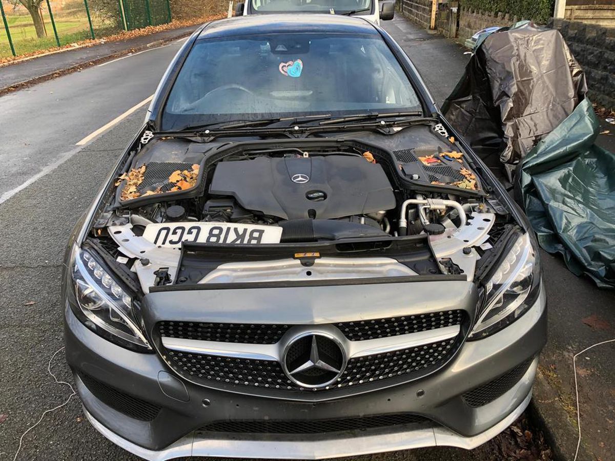 Thieves Completely Dismantle Mercedes Right In Front of Owners' House