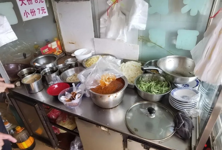 Food-Stall Owner Adds Poppy Husk Powder to His Dishes to Make Them ...