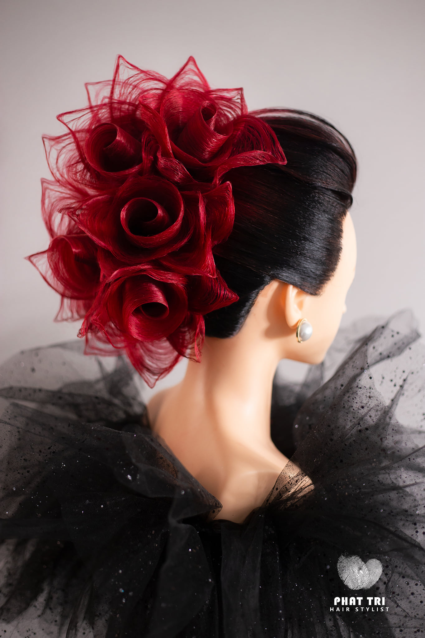 Talented Hairstylist Creates Spectacular Flower-Shaped Designs
