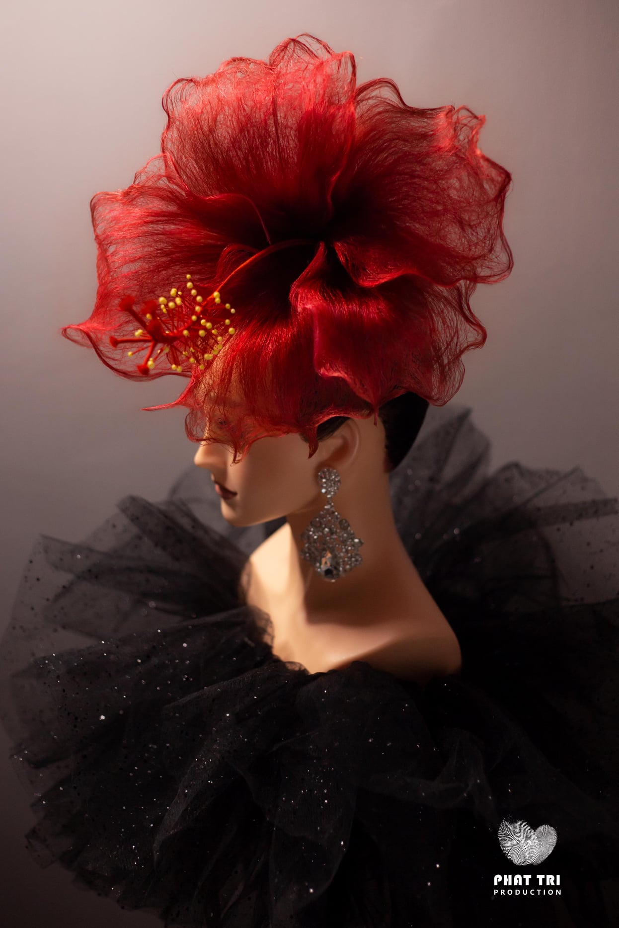 Talented Hairstylist Creates Spectacular Flower-Shaped Designs