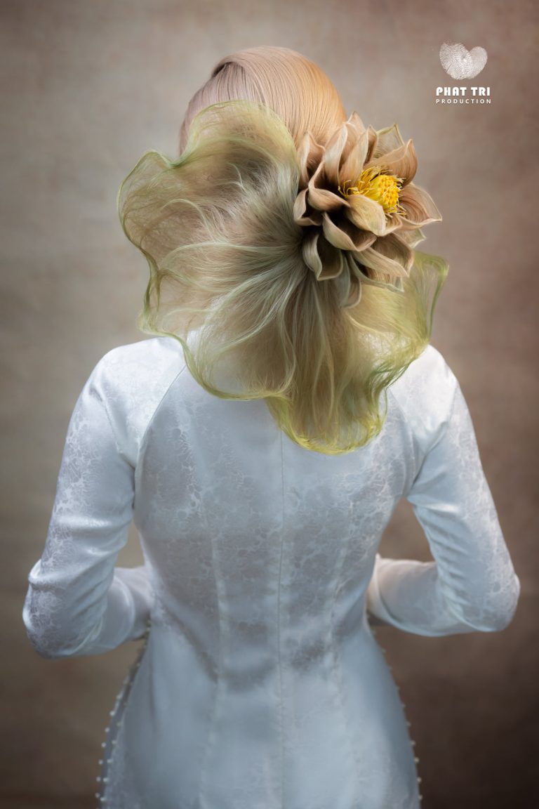 Talented Hairstylist Creates Spectacular Flower-Shaped Designs
