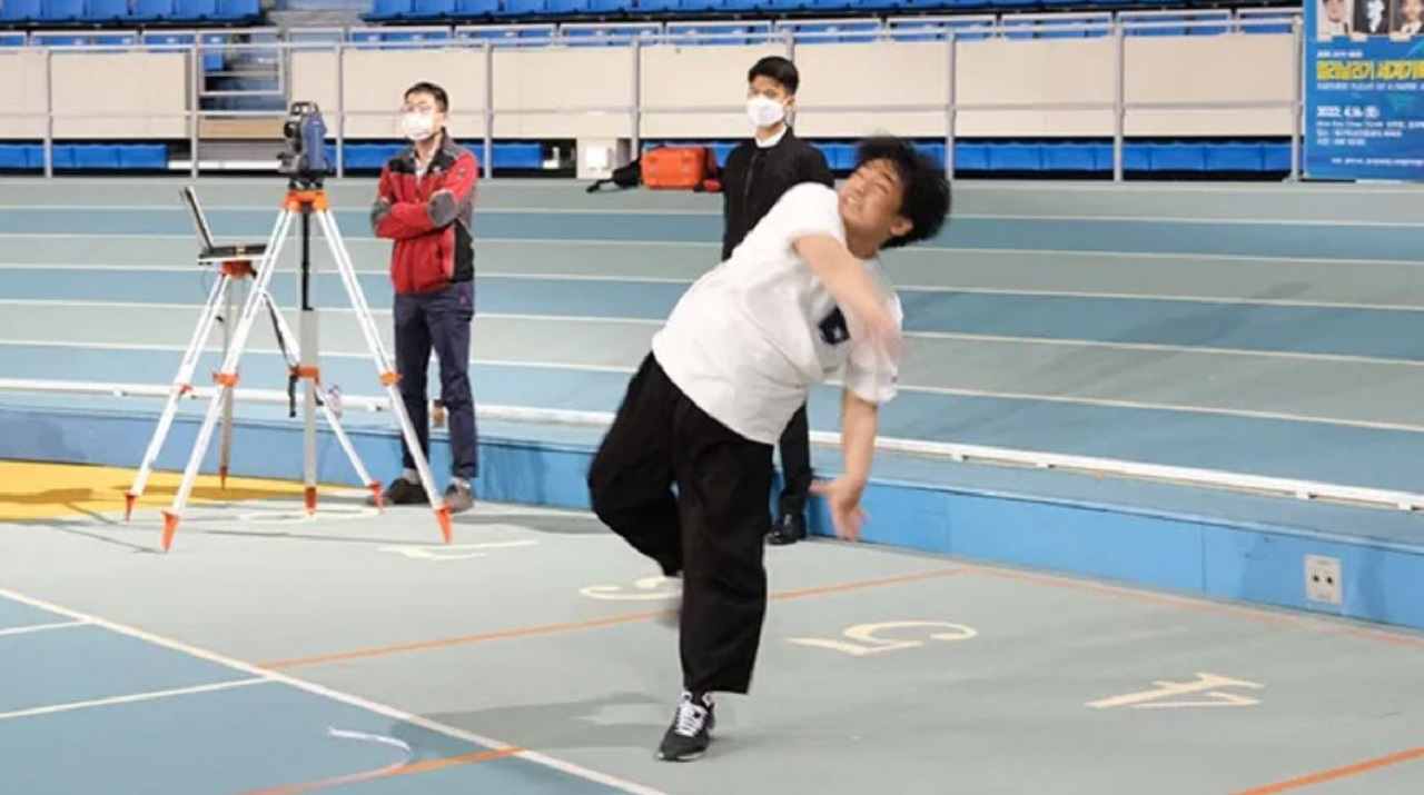 International Team Creates Paper Plane Able to Glide Over 77 Meters