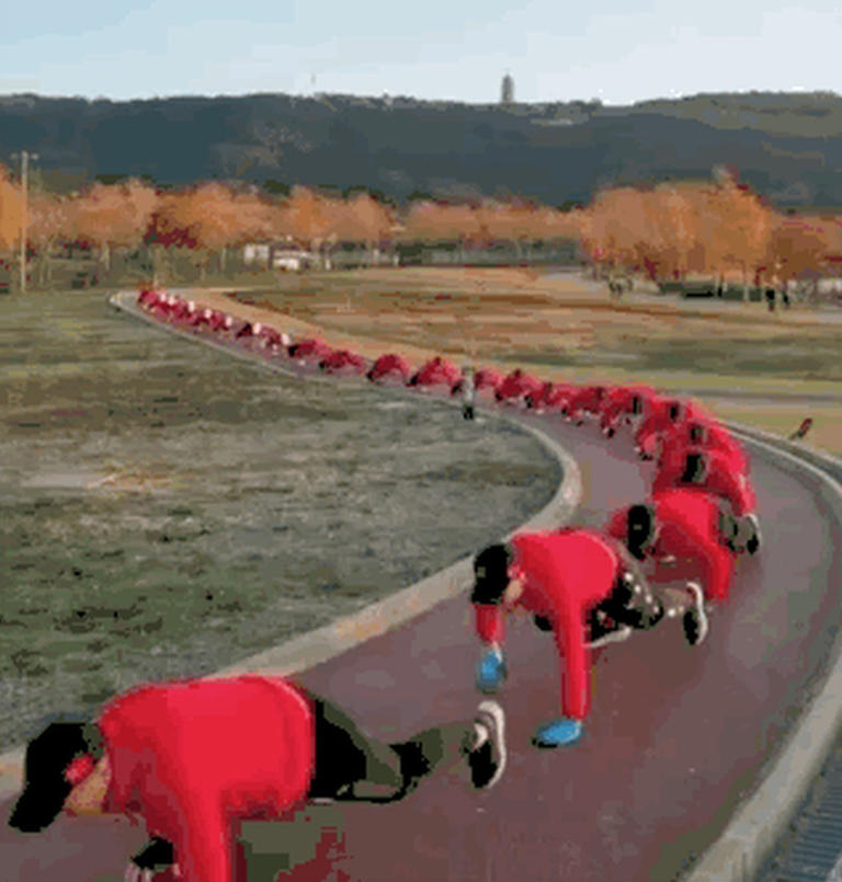 Crocodile Crawling – Bizarre Back Relief Exercise Takes China by Storm