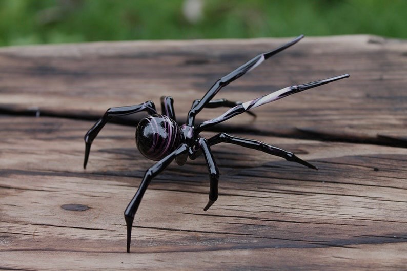 Ukrainian Artists Create the Most Amazing Glass Spiders
