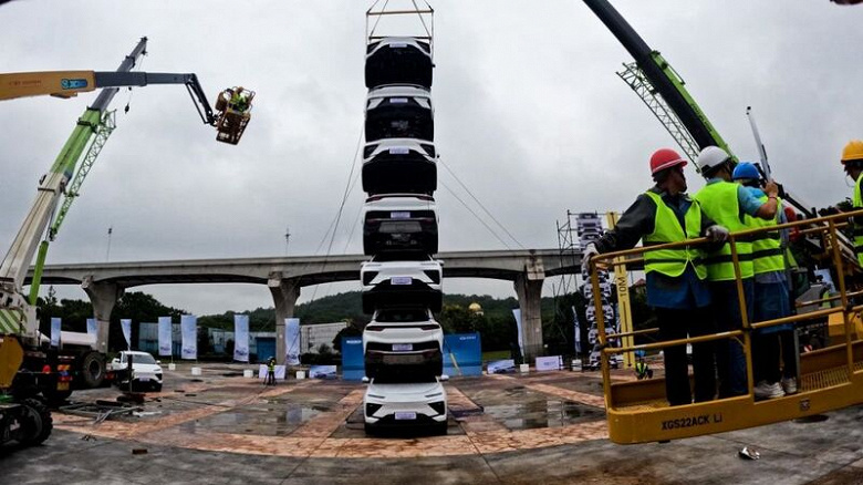 Car Manufacturer Stacks Seven-Car Tower to Demonstrate Body Durability