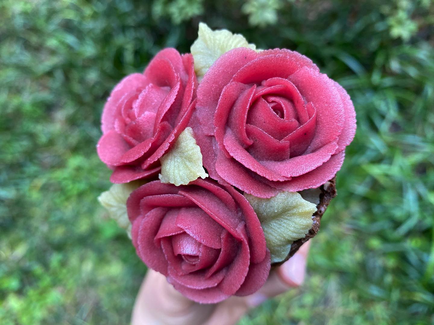 Trendy Ice Cream Shop Specializes in Hyper-Realistic Edible Flower Bouquets