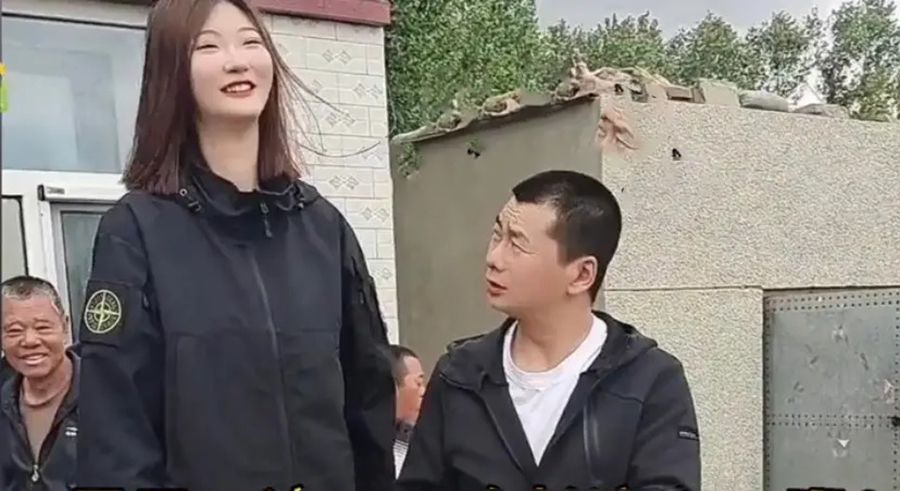 Beautiful 2.26-Meter-Tall Woman Has Trouble Finding a Boyfriend