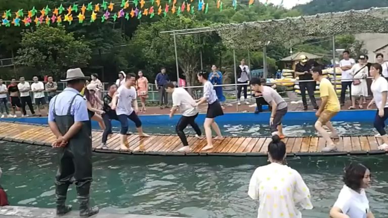 China’s Swinging Bridge Game Puts Your Balance and Coordination to the Test