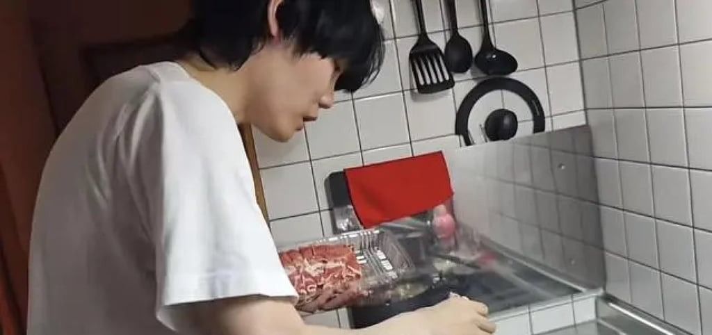 Young Man Goes Viral for Documenting His Life as a Kept Man in Japan