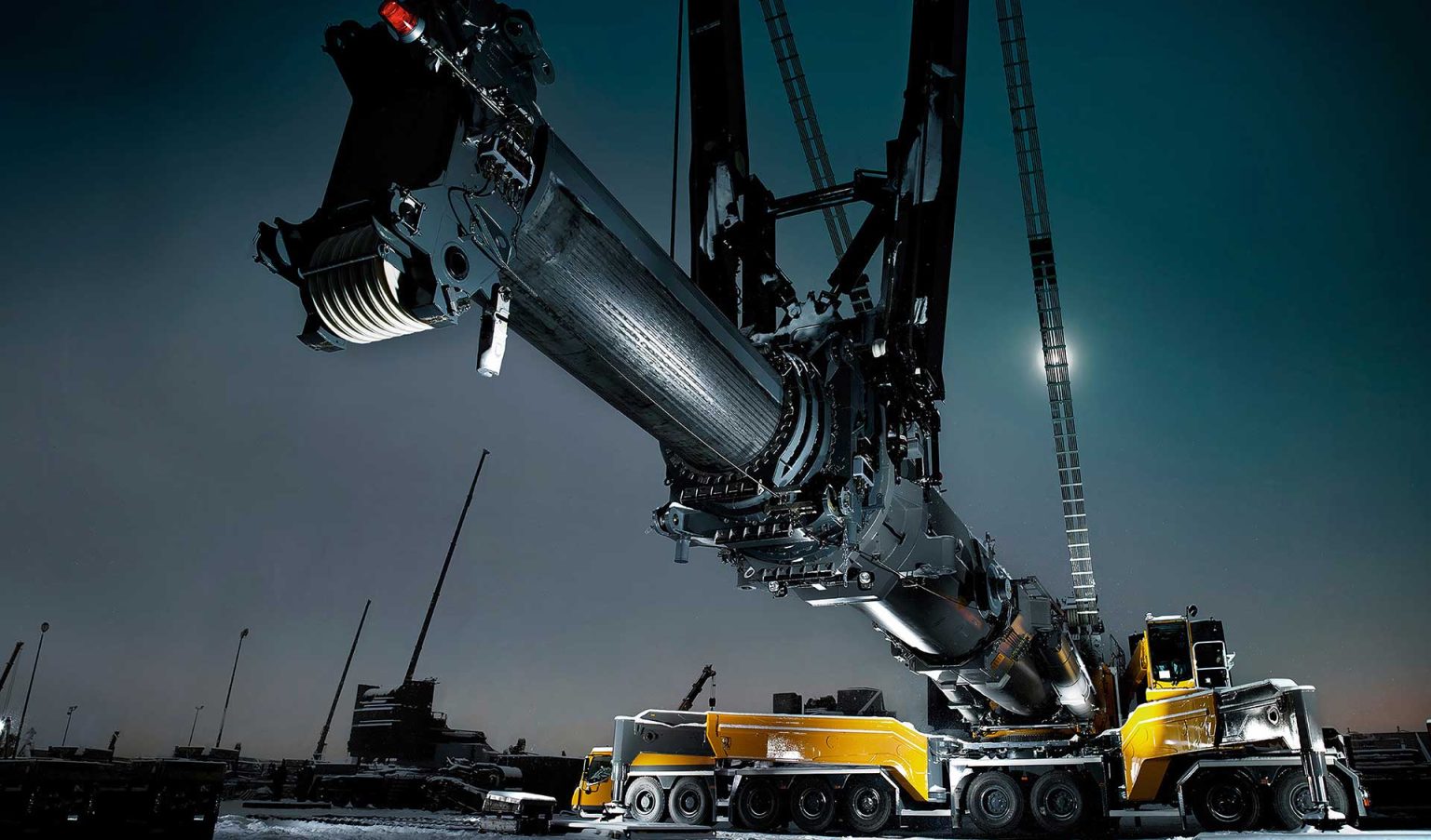 The World’s Largest Mobile Crane Can Lift Weights of Up to 1,200 Tons ...