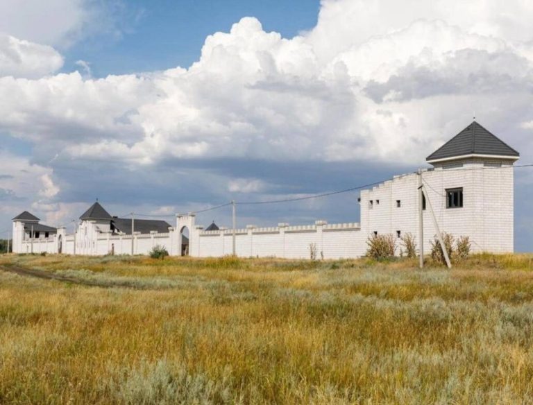 This Modern Fortress in the Middle of a Russian Field Is the Perfect ...